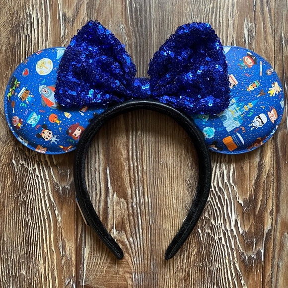 Loungefly | Accessories | Disney Loungefly 22 Park Icons Sequin Mickey ...